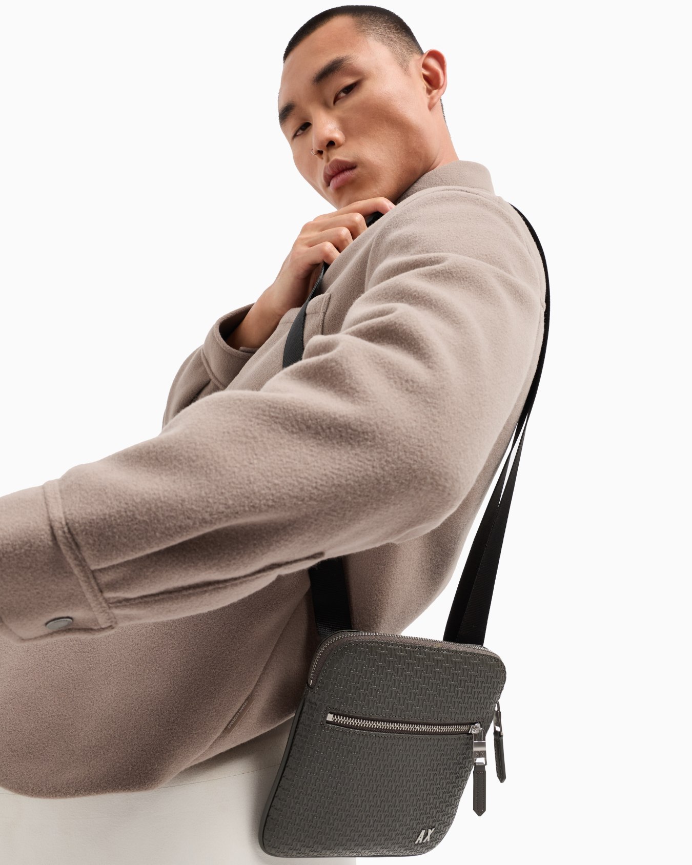 Flat shoulder bag store