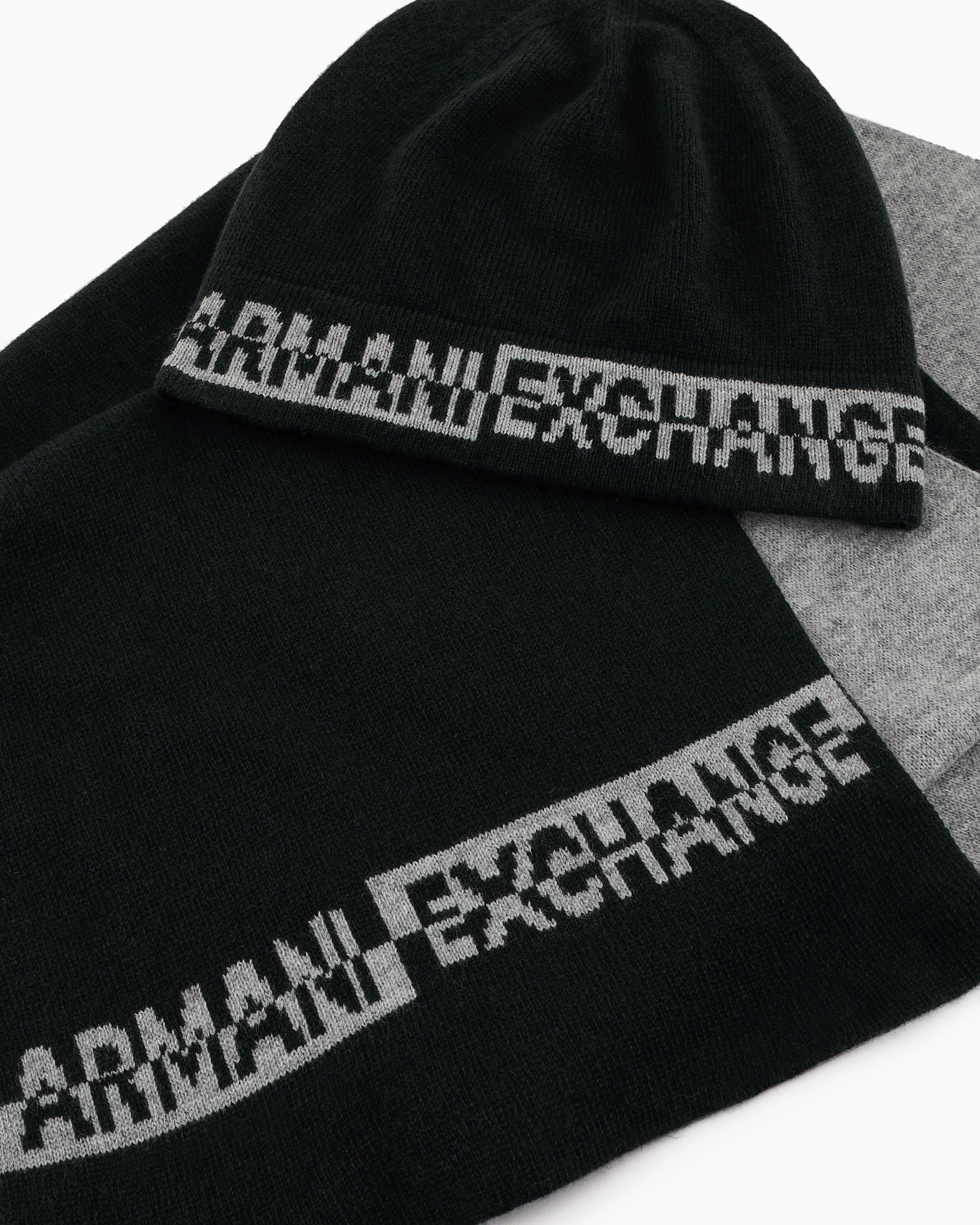 Set with scarf and hat Armani Exchange