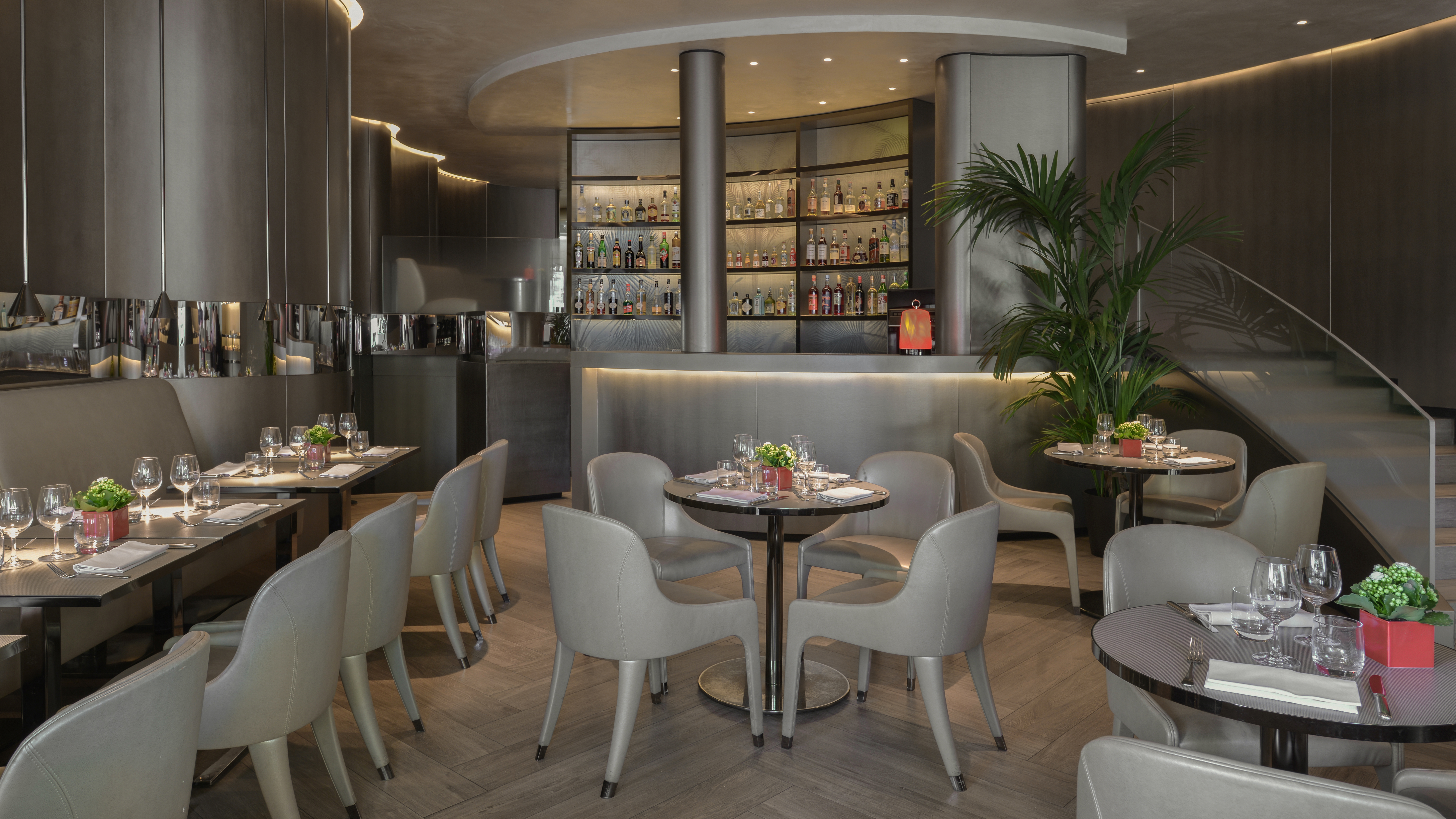 Armani Ristorante Emporio Armani Caffe Paris Armani